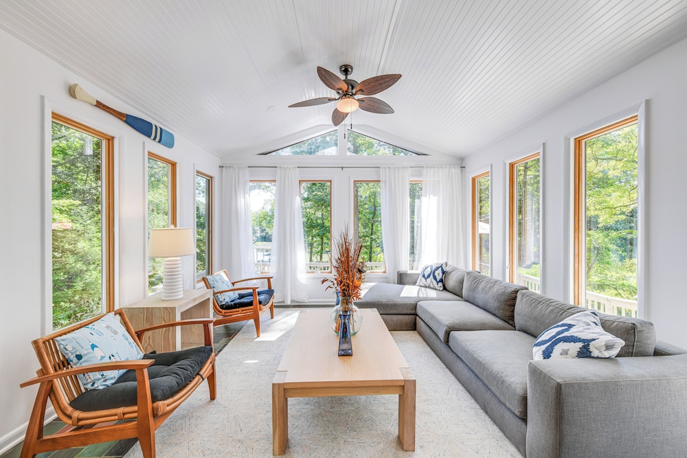 Waterfront Urbanna Home W/ Private Dock & Pool - Saluda, VA