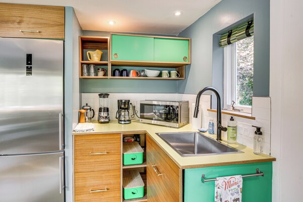 3 Mi To Boothbay Harbor: Coastal Colorful Home! - Boothbay, ME