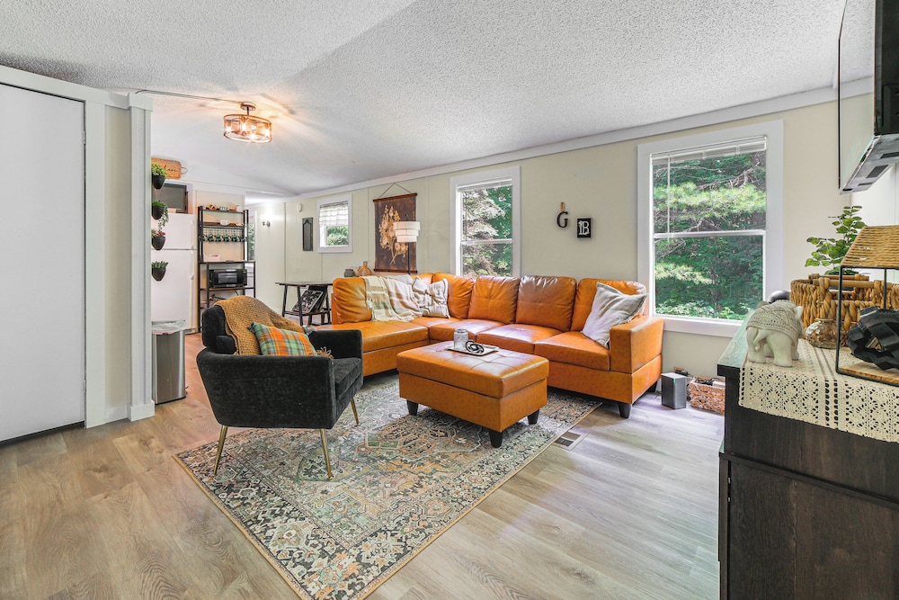 Peaceful Brookside Getaway ~10 Mi To Okemo Slopes! - Vermont