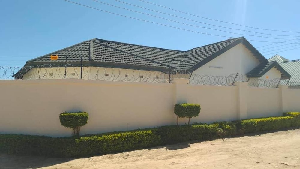 Cozy Retreat In Lusaka -Self Catering Holiday Home, Meanwood Ndeke, Near Kkia - Lusaka