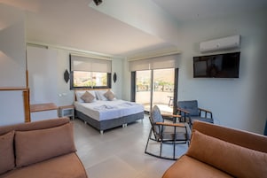 Suite-Estúdio, vista para o mar | Cofre no quarto, secretária, ferro/tábua de engomar, Wi-fi grátis