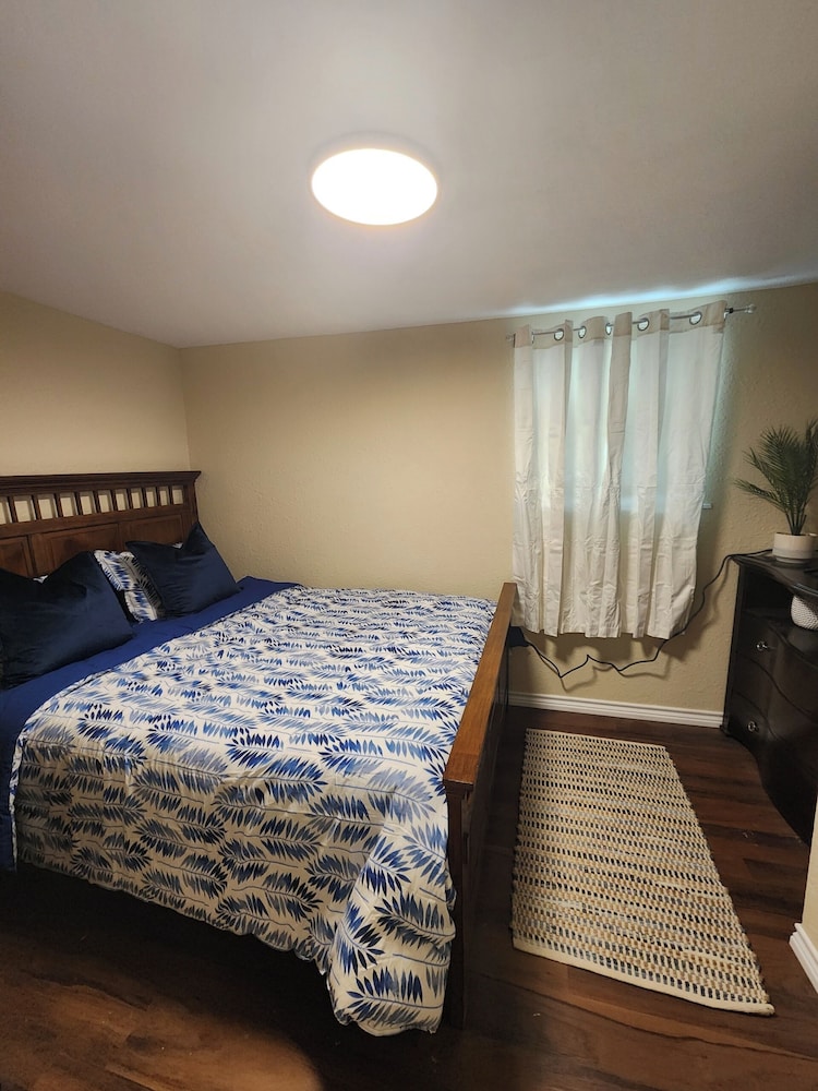 Charming Purple Door 3-bedroom House With Ac And Wifi In Fabulous Wichita Falls - Wichita Falls, TX
