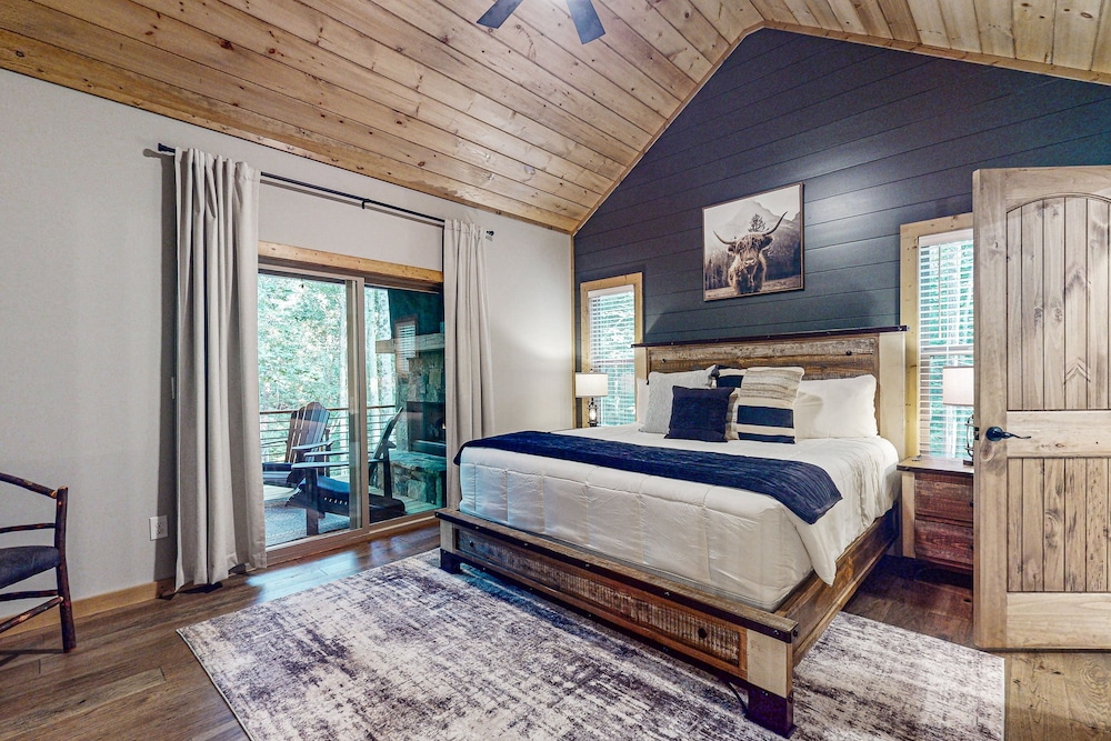 Brand New Family Friendly Cabin With Luxury Deck In Coosawattee River Resort - Ellijay, GA