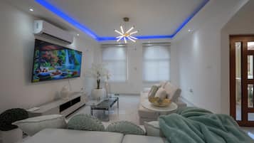 Quarto casal luxo, vista para o jardim | Área de estar