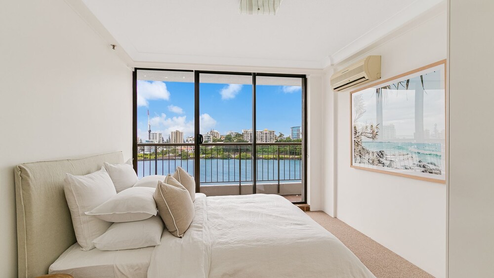 Seascape Apartments Unit 802 Central Tweed Heads with abundant water ...