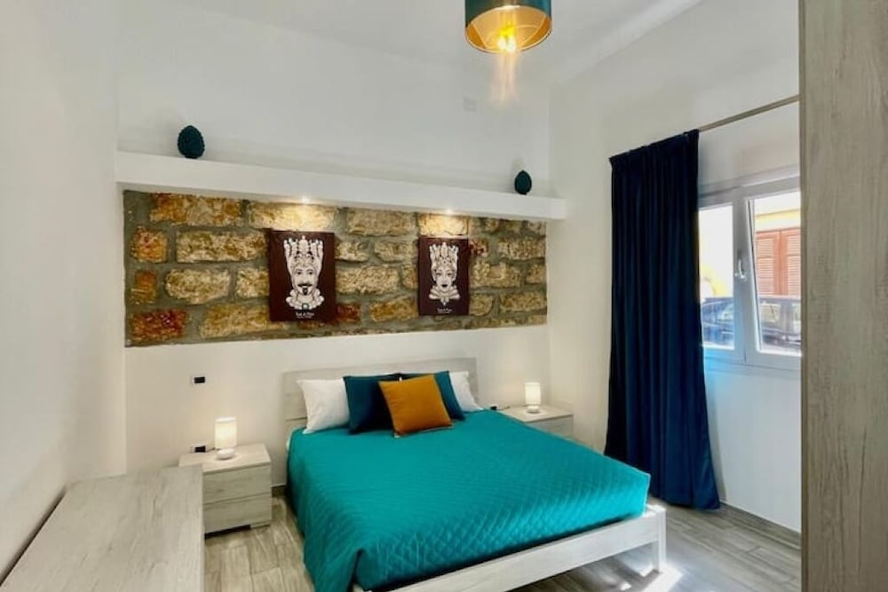 The Moro House - Palermo Airport (PMO)