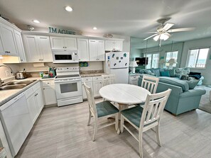 Casa, várias camas, varanda, vista para o oceano (Gulf Shores Plantation 1304) | Cozinha privada