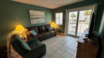 Casa, várias camas, sacada, vista para o oceano (Gulf Shores Plantation 1106) | Área de estar