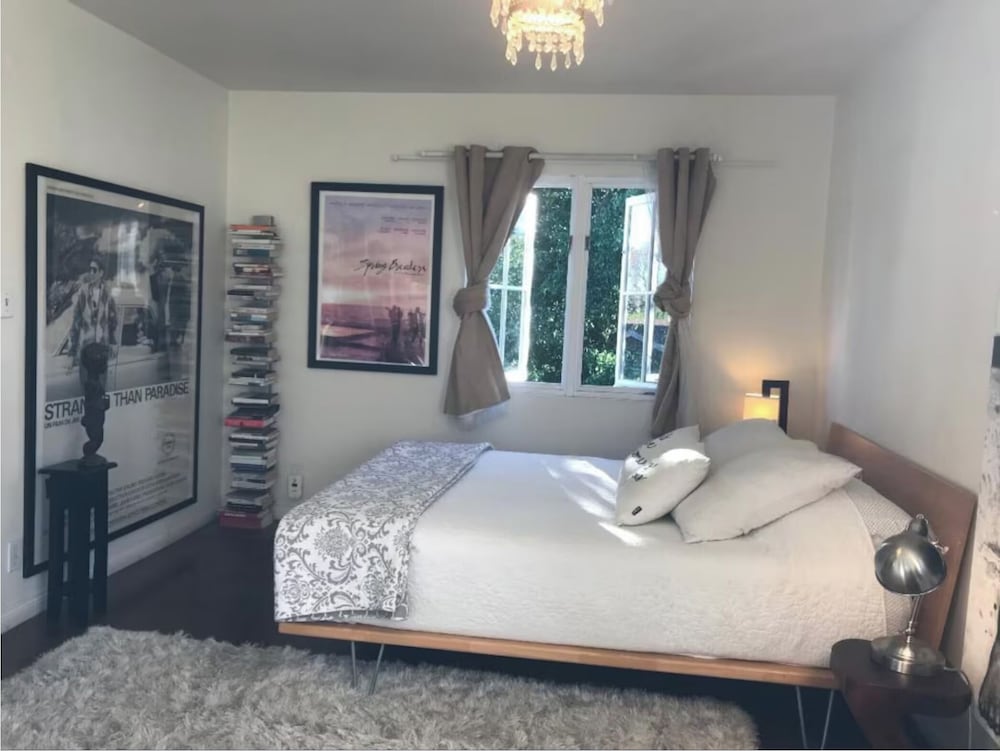 Santa Monica Top Floor Pad - Santa Monica, CA