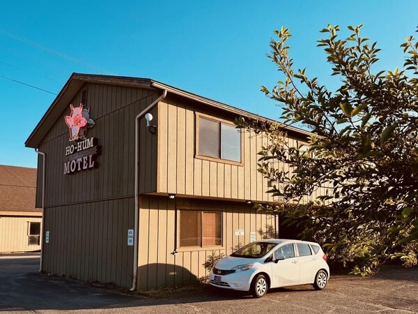 Ho Hum Motel - West Yellowstone, MT