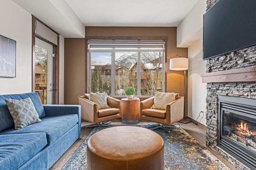 Luxury At Stoneridge | Heated Outdoor Pool + Hot Tub | King | Crib | Park Pass - Alberta