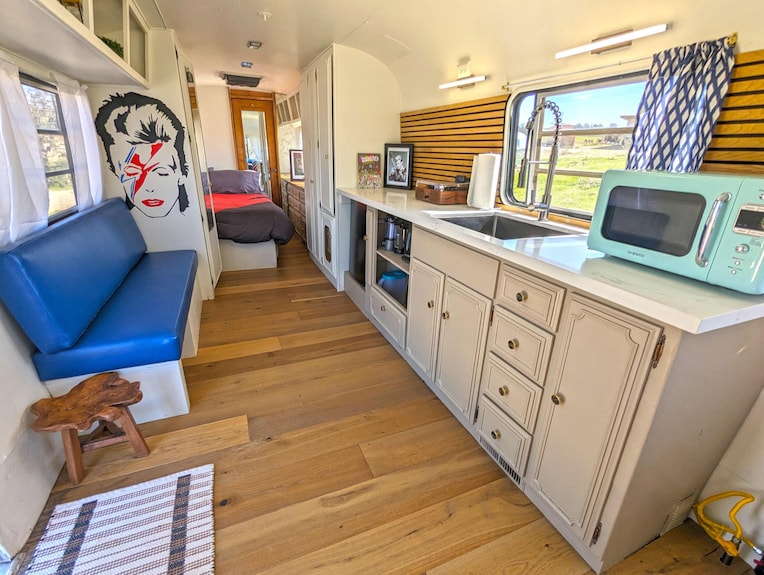 David Bowie Trailer - Bowie Themed Vintage Trailer - Californië