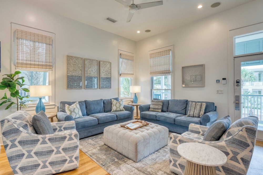 Destin Dream By Avantstay 2-story Home, Walk To Beach, Hot Tub - Destin, FL