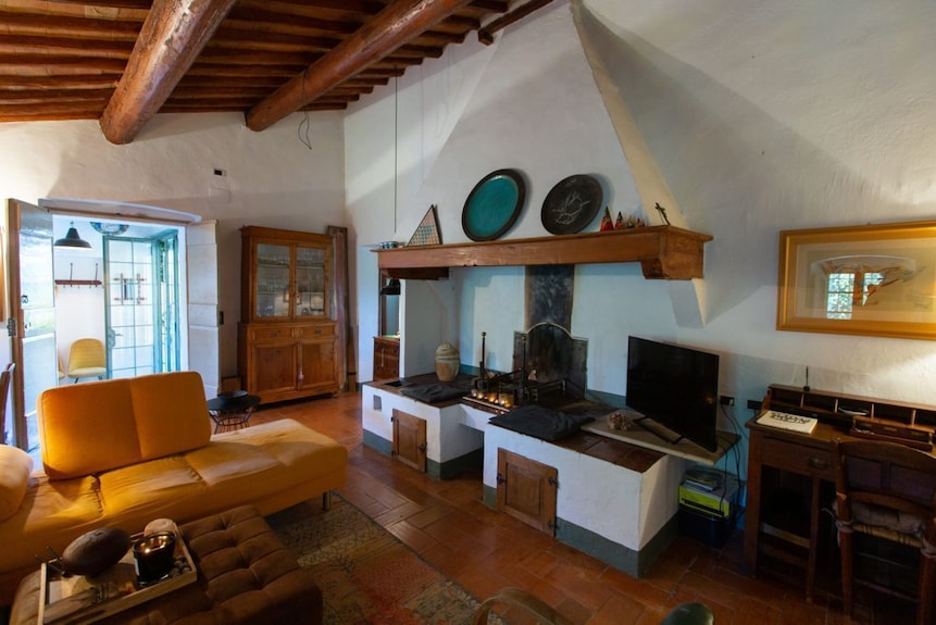 Vivaia: Eclectic Rural Retreat - Poggibonsi