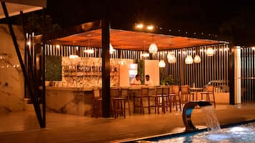 Bar à beira da piscina