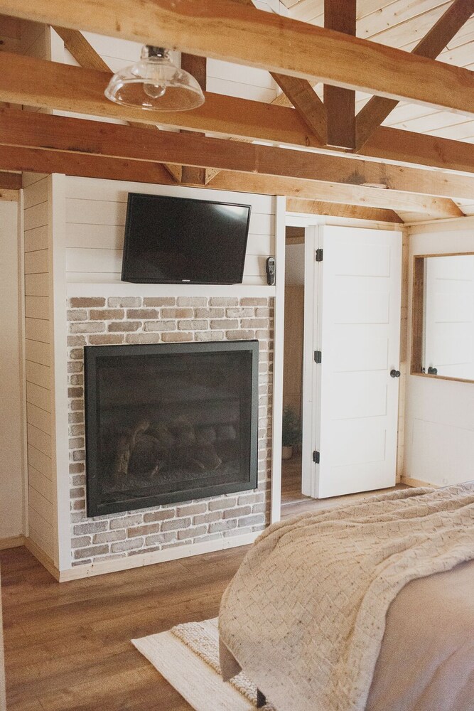 Redwood Grove Cabin inside Kings Canyon and Sequoia National Park ...