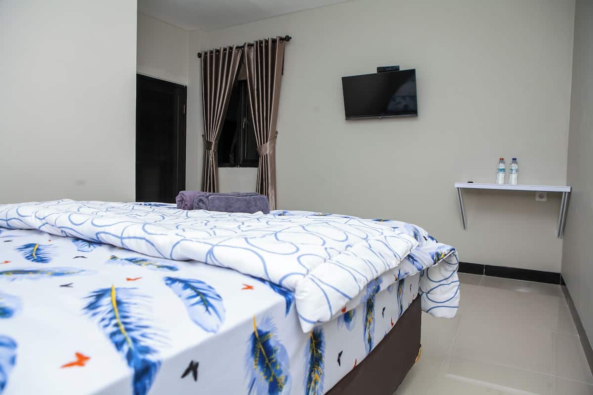 Quarto casal luxo | Escrivaninha, espaço de trabalho para notebook, Wi-Fi de cortesia