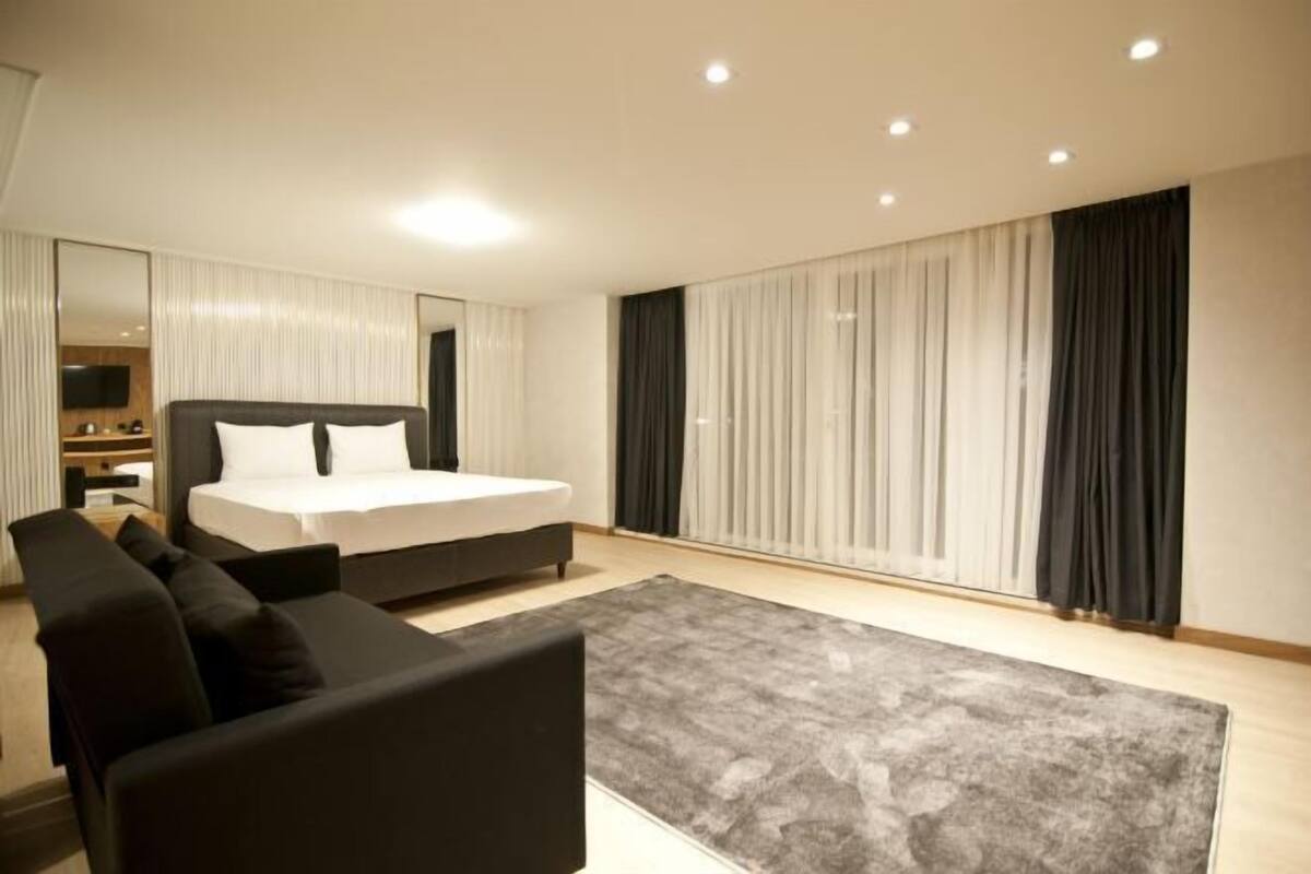 1 quarto, roupas de cama antialérgicas, edredons de pluma, frigobar