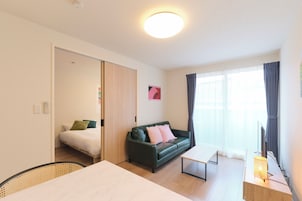 Apartamento, não fumadores (A, 2-person) | Sala de estar | TV de ecrã plano