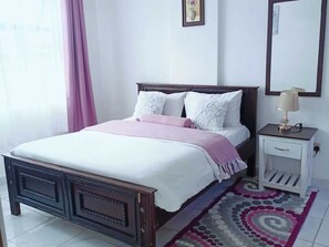 Apartamento família, sacada, vista para a cidade | Individualmente decorados, individualmente mobiliados