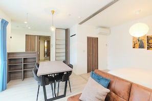Apartamento, para não fumantes (D, 3-person) | Área de estar | TV de tela plana