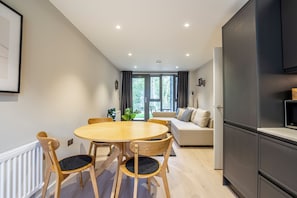 Apartamento, 1 quarto | Sala de jantar