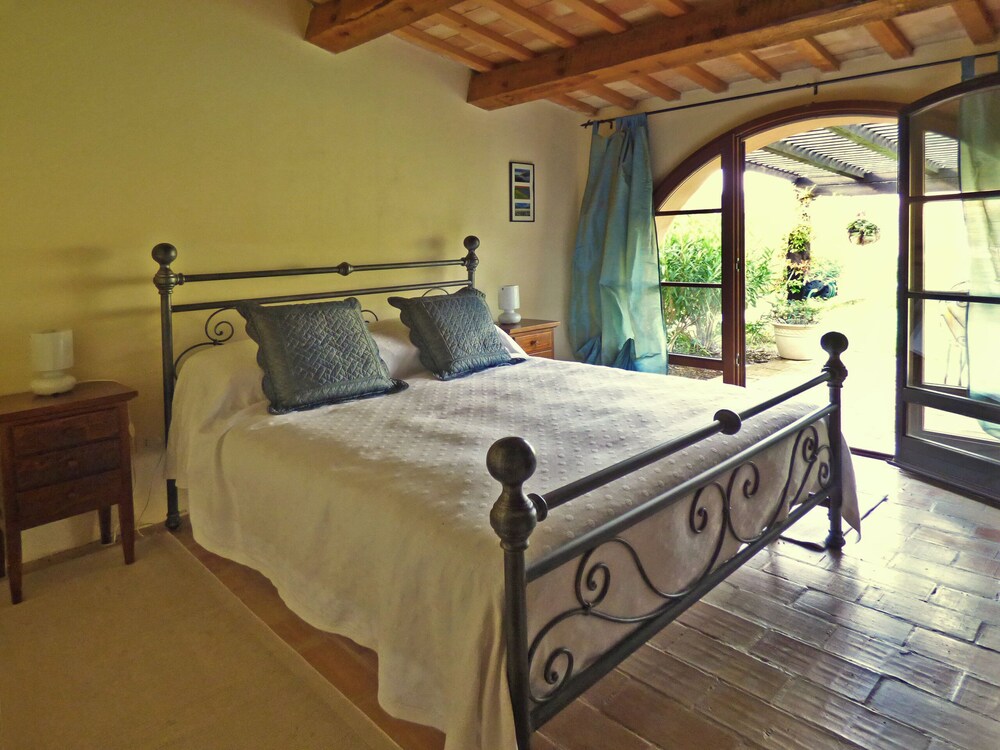 The Farmhouse @ Montelandi, Sleeps 4, Swimming Pool, Beautiful Gdns, - Marche