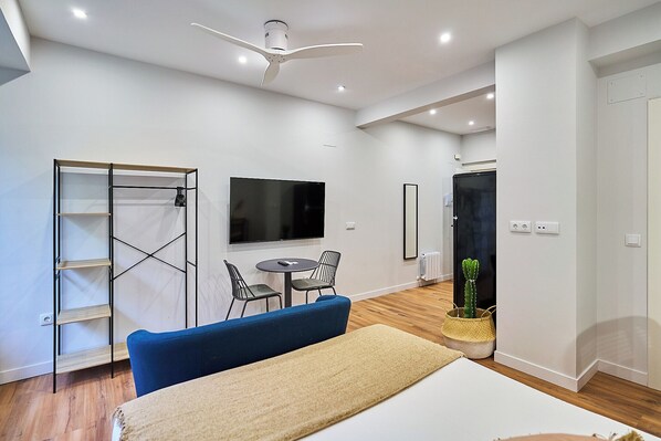 Estúdio | Sala de estar | Smart TV de 32 polegadas com canais digitais 