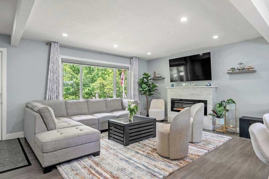 The Experience - Pool Hot Tub Theater Games Rm Pub - Calgary