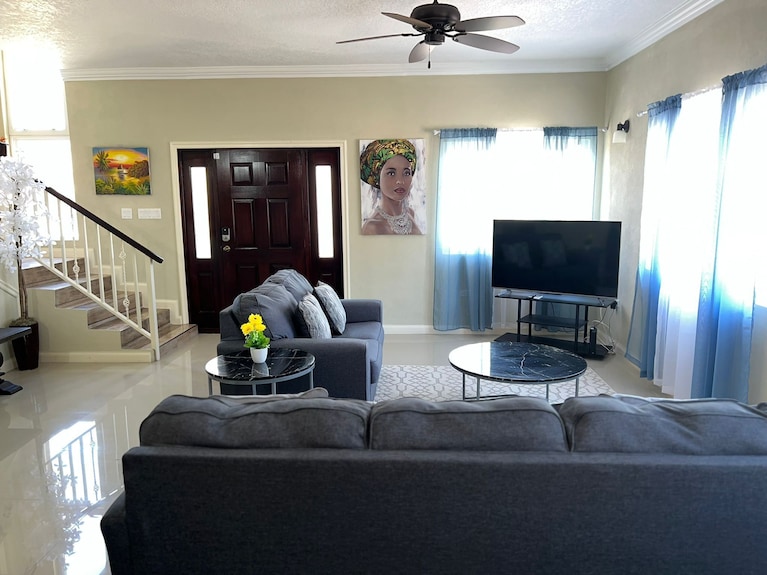 Charming 2-bedroom Townhome With Wifi, Ac In Beautiful Ocho Rios - Ocho Ríos