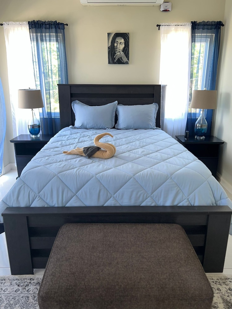 Charming 2-bedroom Townhome With Wifi, Ac In Beautiful Ocho Rios - Ocho Rios