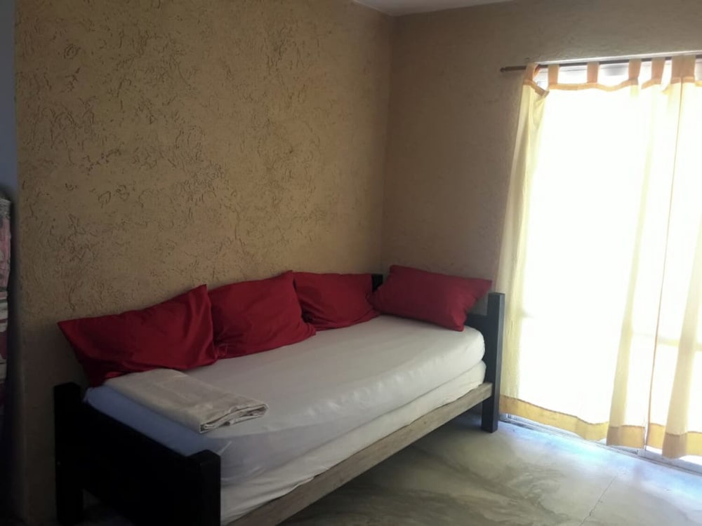 Casa En Las Sierras De Córdoba Para Grupos De Jovenes Y/o Flia, A Mts Del Rio - Cordoba