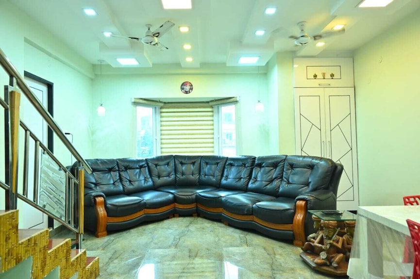 Charming 2-bedroom Apartment In Enchanting Visakhapatnam With Wifi, Ac - Visakhapatnam