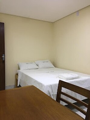 Quarto Individual Executivo | Secretária, Wi-fi grátis 