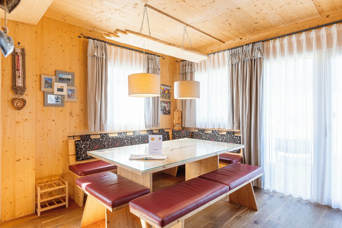 Chalet # 56  mit 4 Schlafzimmern, Sauna & Swim Spa | Sala de estar | TV de ecrã plano 