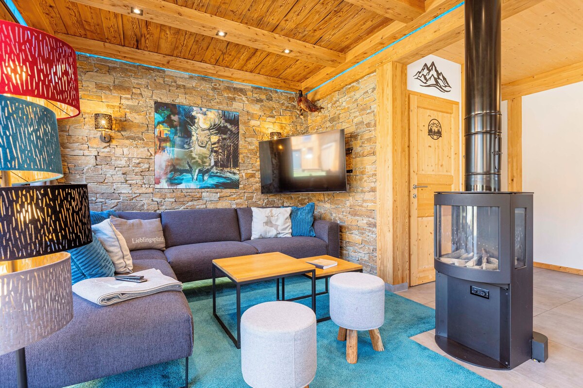 Chalet # 52  mit 3 Schlafzimmern, Sauna & Whirlpool | Sala de estar | TV de ecrã plano 
