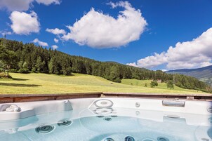 Chalet # 31a  mit 4 Schlafzimmern, IR-Sauna & Whirlpool | 4 quartos, Wi-fi grátis 