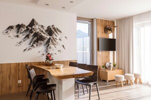 Ferienwohnung mit 2 Schlafzimmern, Dachterrasse & Saunabereich | Área de estar