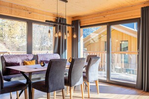Chalet mit 4 Schlafzimmern für bis zu 10 Personen | 4 quartos, berços (sobretaxa), Wi-Fi de cortesia, roupa de cama
