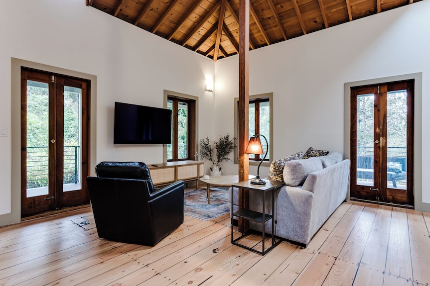 Hummingbird House! Cozy 2-bedroom Rustic House Near The University Of Oregon! - ユージーン, OR