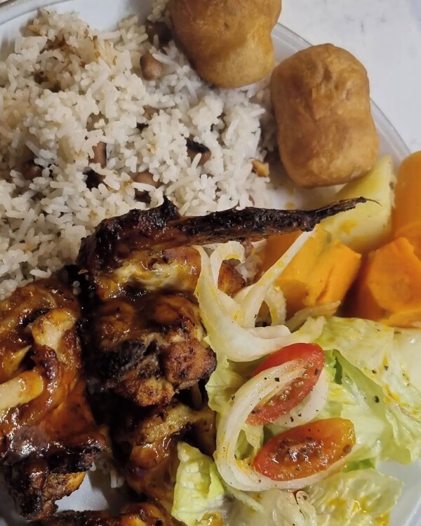 Inez Roots Hostel - Montego Bay