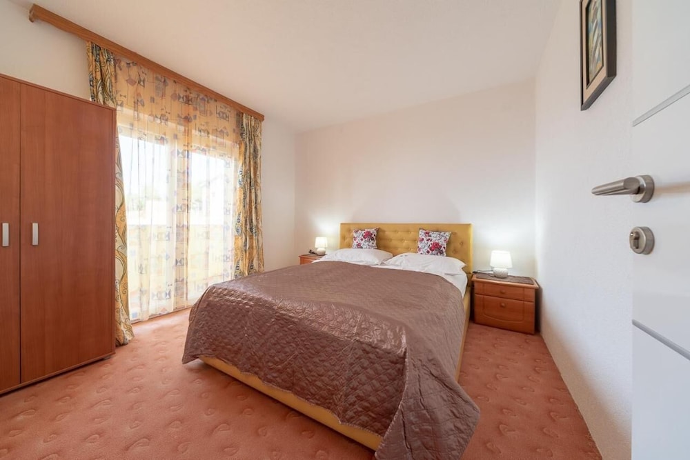 Haus Hana - Idyllisches Apartment Mit Meerblick - Karlobag