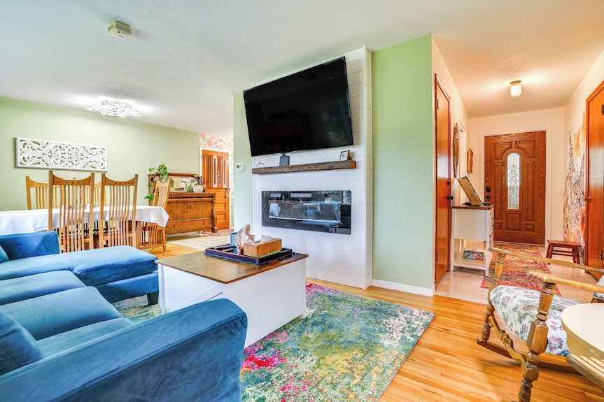 Family-friendly Cottage Grove Home W/ Fireplace! - Hastings, MN