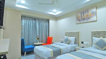 Quarto Twin de Luxo | Secretária, secretária adequada para computadores portáteis