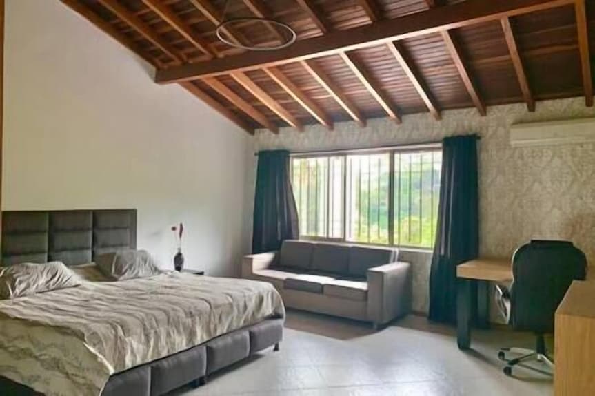 The Super Vip House In El Poblado, Medellin - Medellín