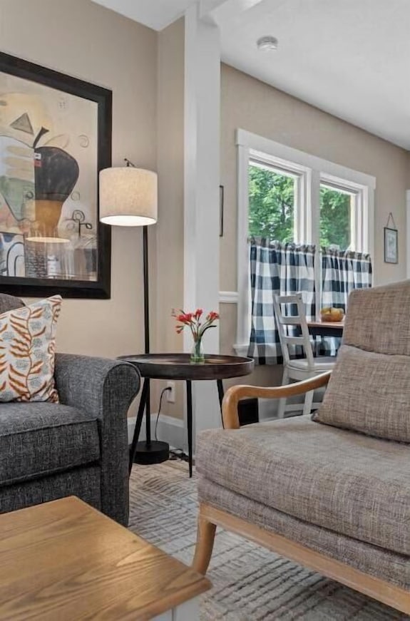 Charming Duplex Walkable To Historic Downtown Cedarburg - Grafton, WI