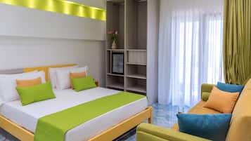 Quarto Familiar, Vista para a cidade | Cofre no quarto, cortinas/cortinados opacos, quartos insonorizados