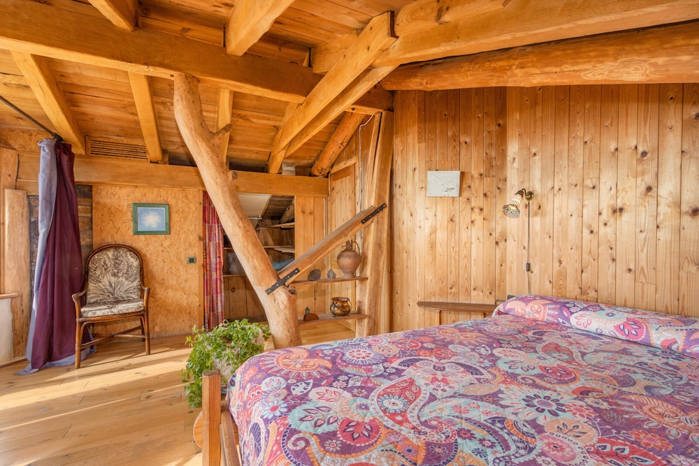 Chalet 'Cal Serrat' with Mountain View, Private Terrace and Wi-Fi ...