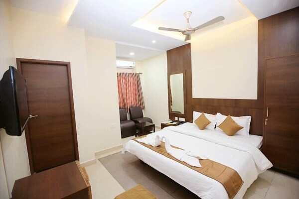 Udayam Towers Hotel Porur - Chennai