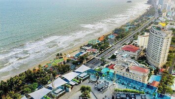 Perto da praia, praia de areia branca